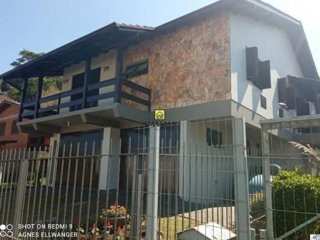 Linda residência localizada em Igrejinha, bairro nobre no Loteament
