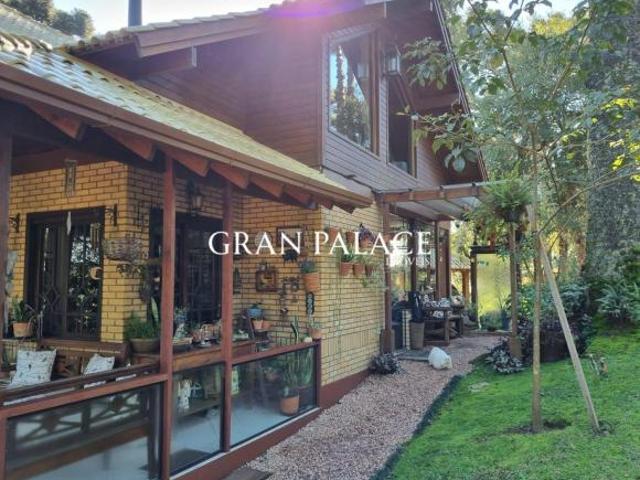 LINDA RESIDÊNCIA RODEADA PELA NATUREZA