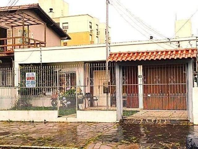 LINDA RESIDÊNCIA TOTALMENTE TÉRREA COM 3 DORM. SUÍTE E PÁTIO COM PISCINA