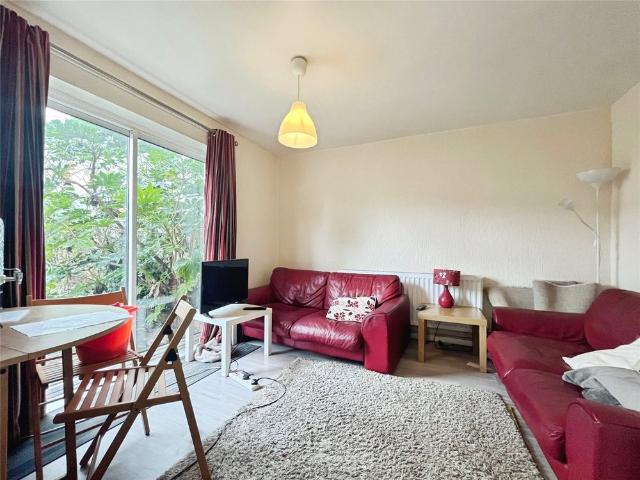 Linden Court, Englefield Green, Egham, Surrey, TW20 0TG
