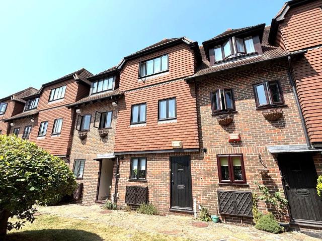 Linden Chase, Linden Grove, Canterbury, Kent CT2, 4 bed terraced house to rent, £1,500 pcm | PrimeLocation
