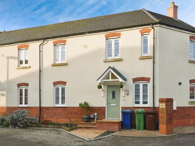 Linden Close, Gloucester, GL3 3 bed house to rent £1,550 pcm £358 pw