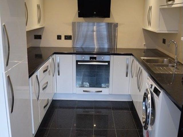 Linden Close, Dunstable LU5, 2 bed flat to rent, £1,250 pcm | PrimeLocation