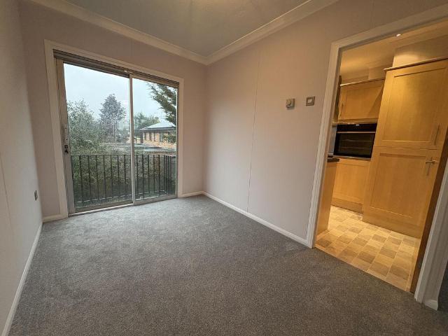 Linden Close, Iver, SL0 4 bed terraced house to rent £2,350 pcm £542 pw