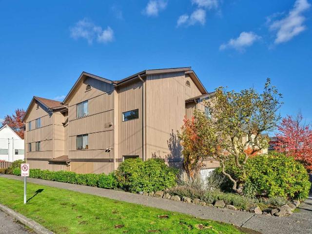 Linden Apartments 2 Bedroom Apartment for Rent at 902 N 95th St, Seattle, WA 98103 Greenwood