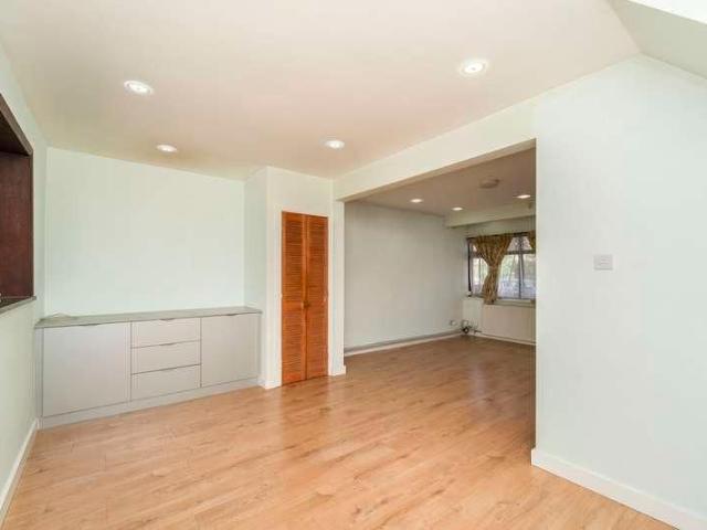 Linden Avenue, Ruislip, HA4
