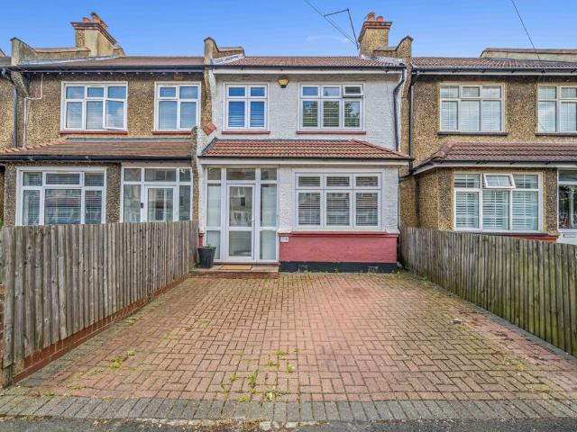 Linden Avenue, Thornton Heath CR7 3 bed terraced house to rent £2,400 pcm £554 pw