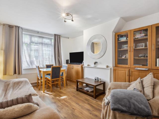 Linden Gardens, Central Chiswick, W4
