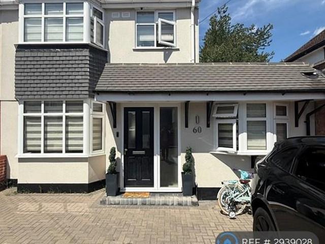 Linden Gardens, Enfield, EN1 5 bed detached house to rent £3,500 pcm £808 pw