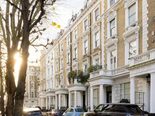 Linden Gardens, London, 2 Bedroom Flat