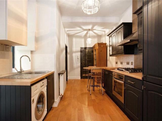 Linden Gardens, London W2 1 bed flat to rent £2,383 pcm £550 pw