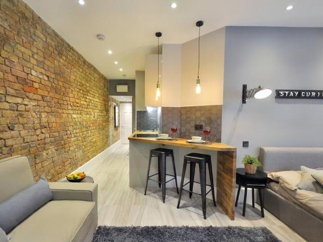 Linden Gardens, London W2 Studio to rent £3,445 pcm £795 pw