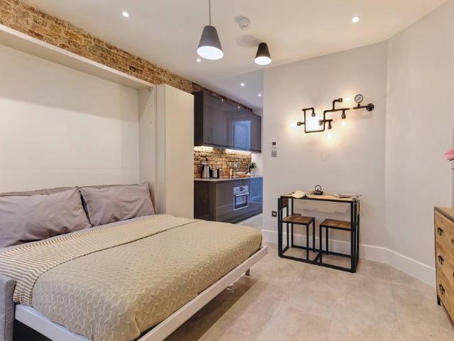 Linden Gardens, London W2 Studio to rent £3,228 pcm £745 pw