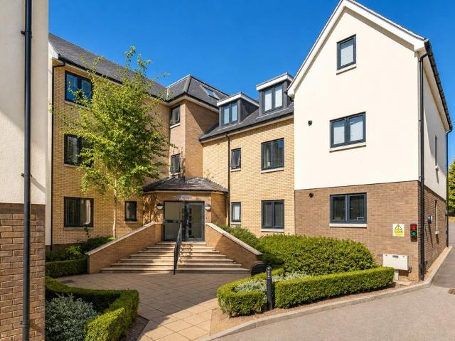 Linden House, 54 Centre Drive. 2 bed apartment to rent £2,000 pcm £462 pw