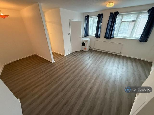 Linden House, London, NW10 Studio to rent £1,050 pcm £242 pw