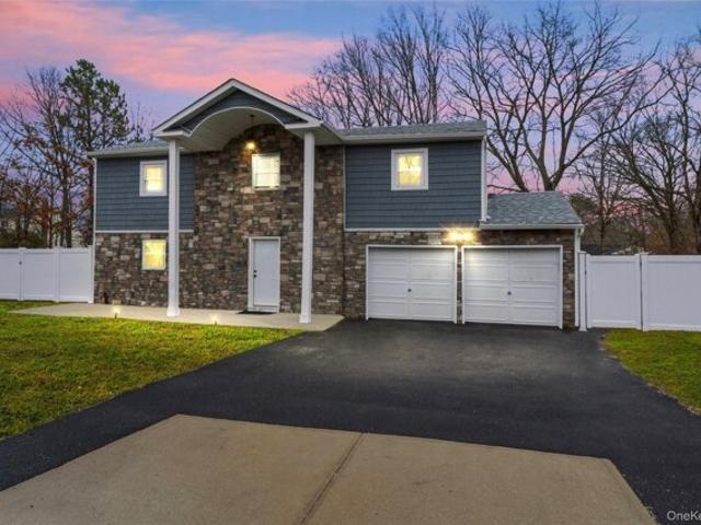 Linden St, Coram, Home For Sale