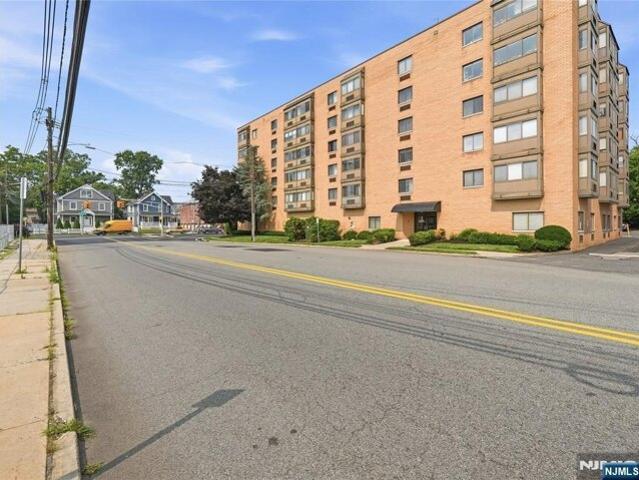 Linden St Apt I, Hackensack, Condo For Sale