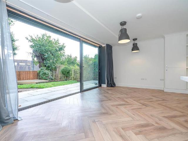 Linden Road, London 3 bed maisonette to rent £4,000 pcm £923 pw