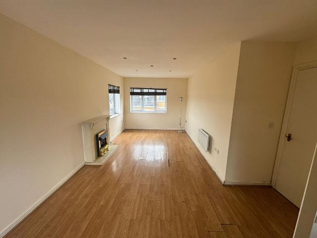 Linden Road, Luton LU4, 2 bed flat to rent, £1,200 pcm | PrimeLocation