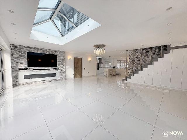 Linden Road, Luton LU4, 4 bed semi detached bungalow to rent, £2,500 pcm | PrimeLocation