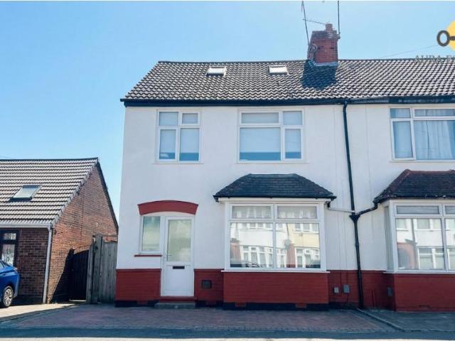 Linden Road, Luton LU4 5 bed detached house to rent £2,100 pcm £485 pw