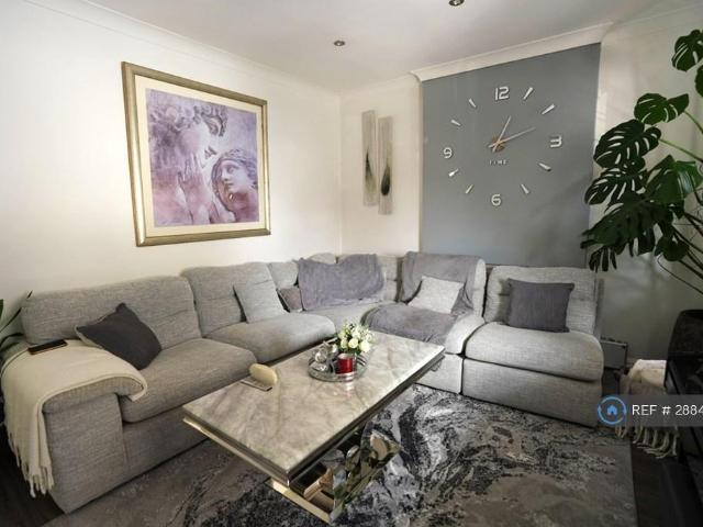 Linden Way, London, N14 2 bed flat to rent £2,000 pcm £462 pw