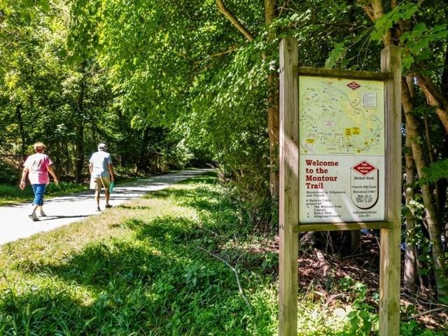 Lindenbrooke 3 Bedroom Apartment for Rent at 600 Royal Dr, South Park, PA 15129