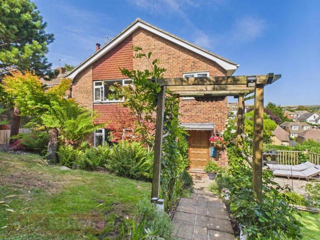 Lindfield Close, Saltdean, Brighton 5 bed house to rent £2,995 pcm £691 pw