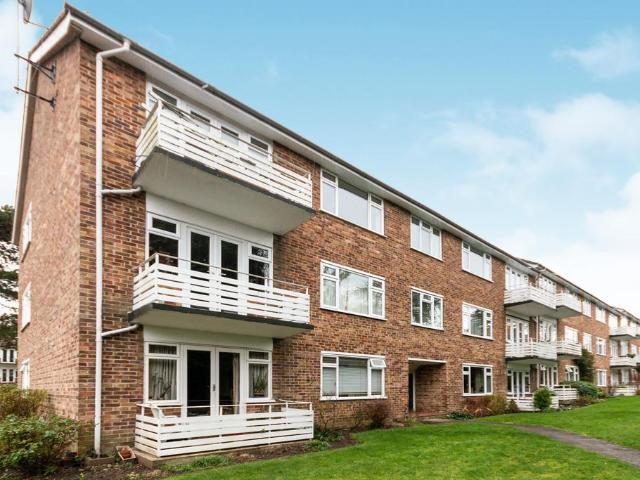 Lindfield Gardens, Guildford, GU1 2 bed flat to rent £1,750 pcm £404 pw