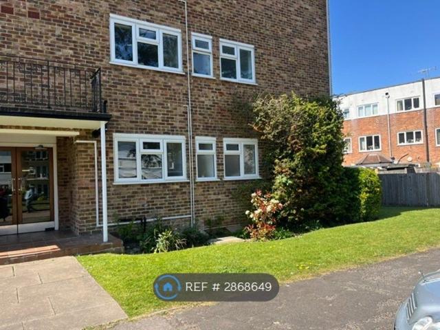 Lindfield Gardens, Guildford GU1, 2 bed flat to rent, £2,300 pcm | PrimeLocation