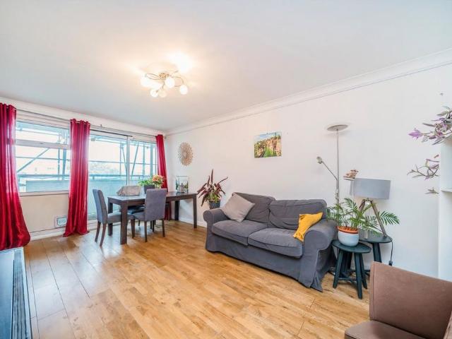 Lindfield Street, London E14 2 bed flat to rent £2,350 pcm £542 pw