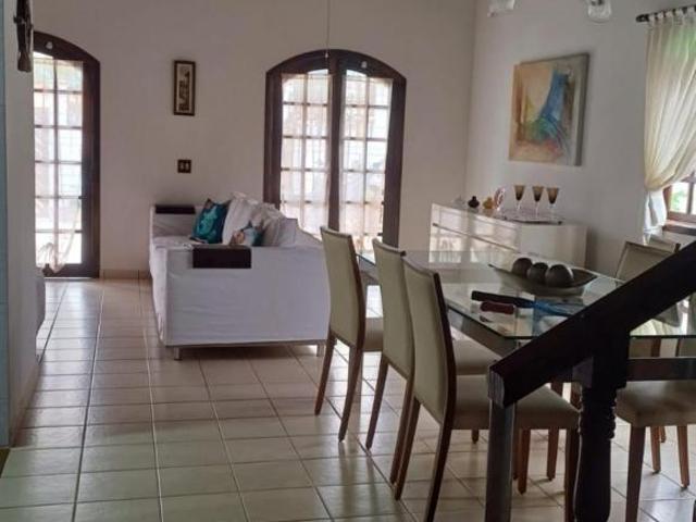 LINDISSÍMA CASA DE 4 DORMITÓRIOS, 2 SUÍTES, EDÍCULA INDEPENDENTE 500 METROS DA PRAIA MARANDUBA