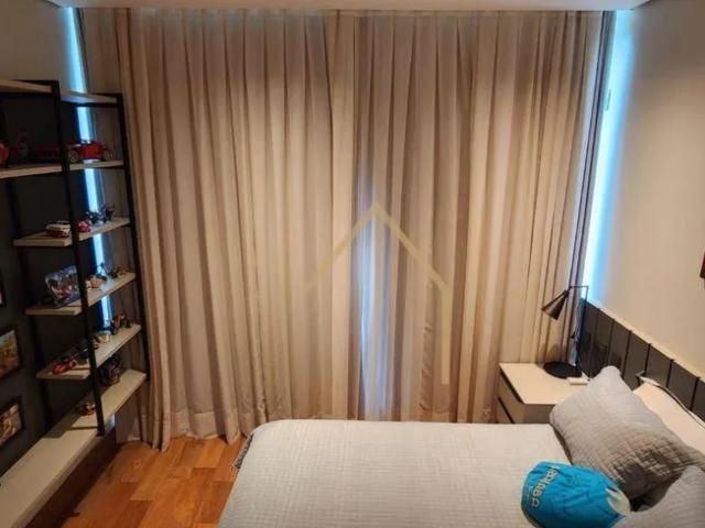 Lindíssima casa de alto padrão com 5 suítes, cinema, cozinha com ampla varanda e vista da cidade a