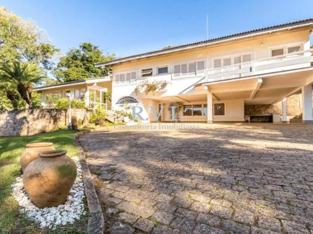Lindíssima casa de alto padrão à venda ou para locação na Vila Santista em Atibaia SP