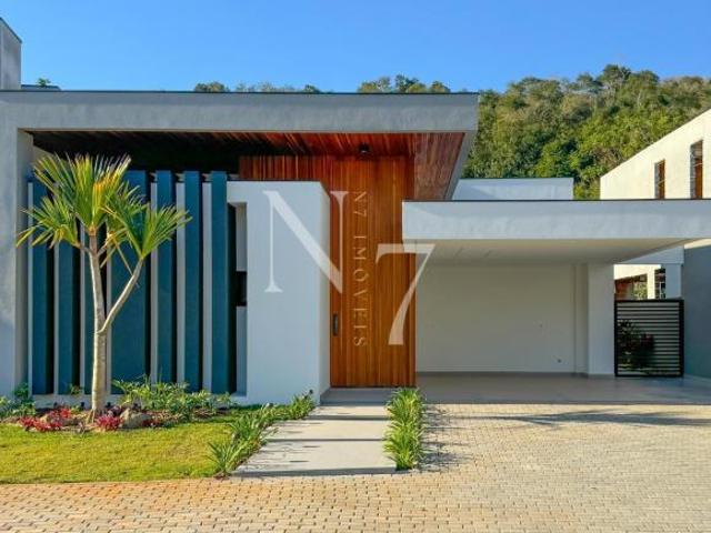 Lindíssima Casa de Alto Padrão em Condomínio Fechado de Atibaia!