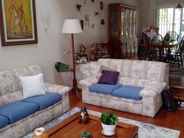 Lindíssima casa no bairro Jardim Isabel