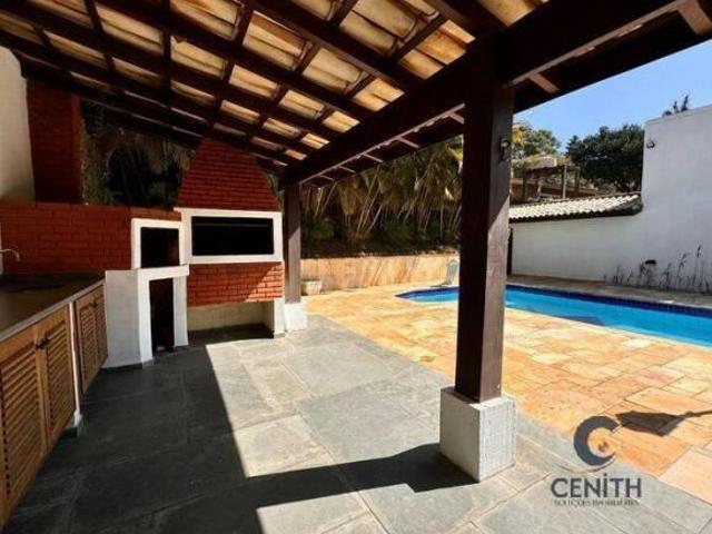 Lindíssima Casa no Miolo da Granja Viana – Ideal para Residência
