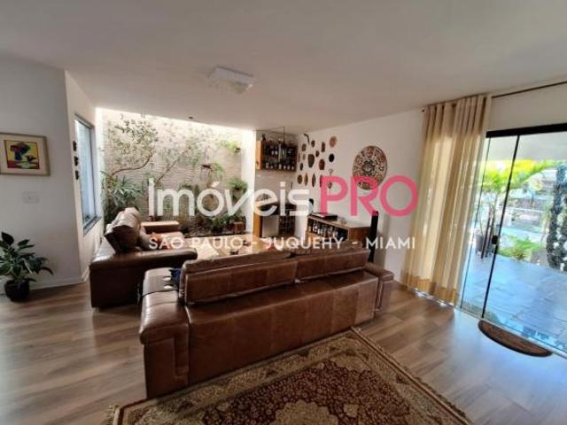 Lindíssima casa térrea reformada no Campo Belo, 3 dormitórios, 2 suites!