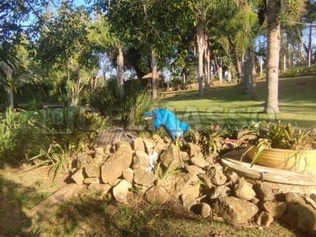 Lindíssima chácara com terreno de 6.200 m² próximo ao centro!