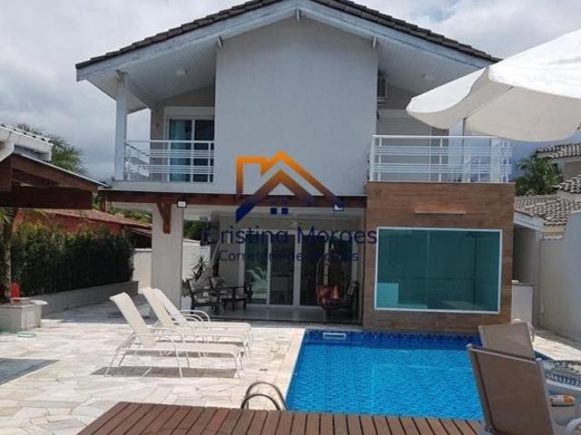 Lindíssima com 5 dormitórios, sauna, piscina em ótima quadra do Morada da Praia