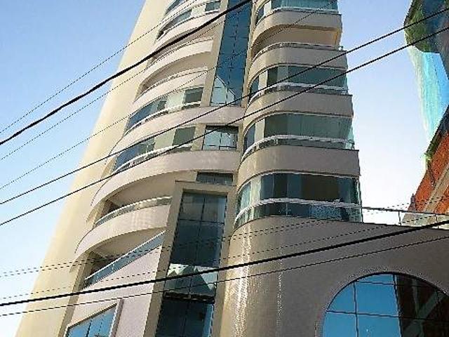 LINDÍSSIMO E CONFORTÁVEL 3 SUÍTES NO A 100m DA PRAIA CENTRAL