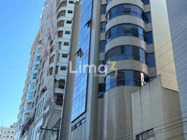 Lindíssimo e Confortável Apartamento a 50m do Mar com 3 Suítes