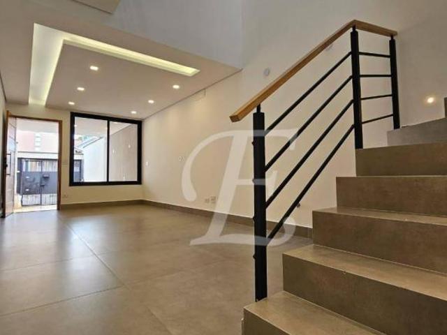 Lindíssimo sobrado triplex no coração da Saúde