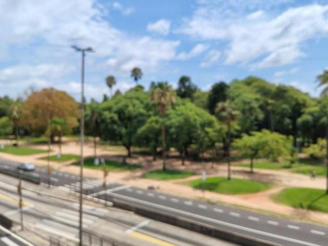 Lindo 2Dormitórios Dependência de Empregada Desocupado Sacada com Churrasqueira Privativa
