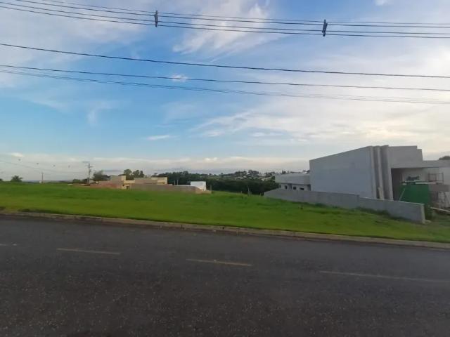 Lindo terreno com 1000 m² no Condomínio Village Ipanema II