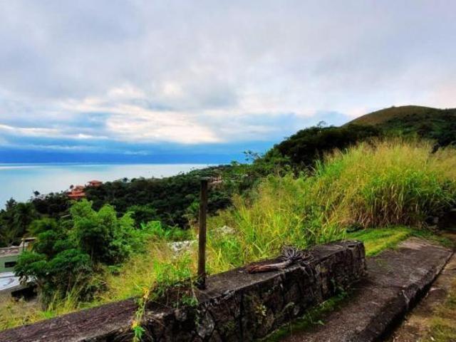 Lindo Terreno com Vista Para o Mar