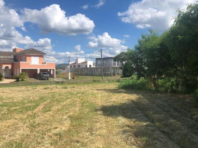 Lindo terreno de 1.000,00m² Localizado no Condominio Villa Toscana!