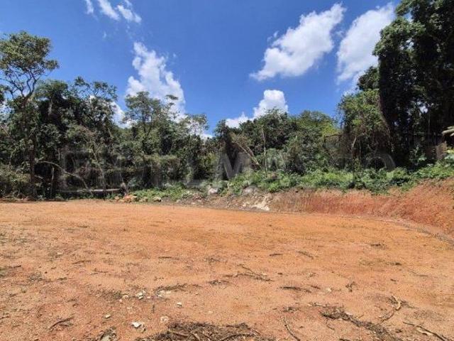 Lindo terreno em condomínio com 1.580 m². Pronto para construir!