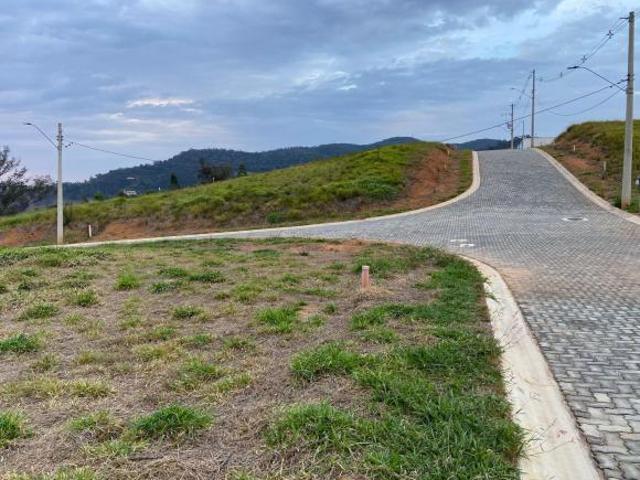 LINDO TERRENO EM CONDOMÍNIO EM PIRACAIA