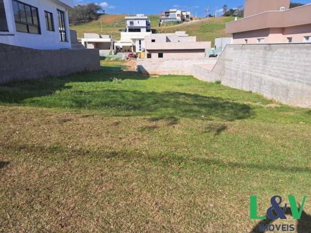 LINDO TERRENO EM CONDOMINIO FECHADO